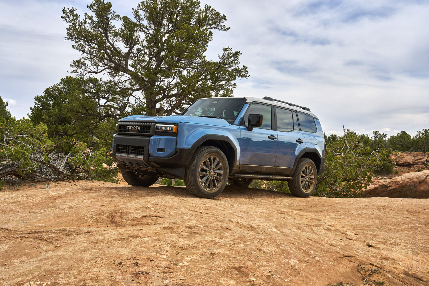 Introducing the 2025 Toyota Land Cruiser: Hybrid Power Meets Off-Road ...